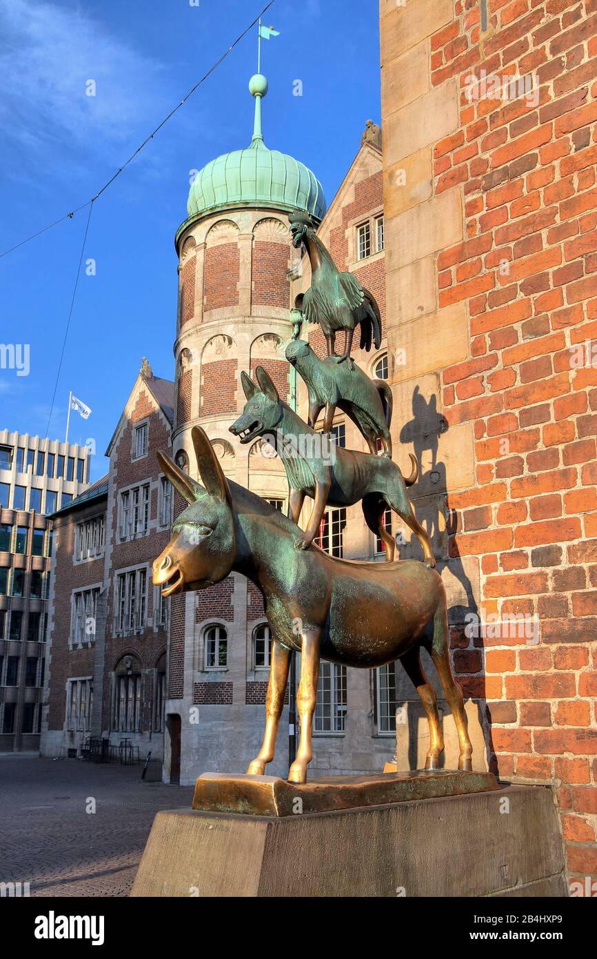 Skulptur Bremer Stadtmusikanten im Rathaus in der Bremer Altstadt ...