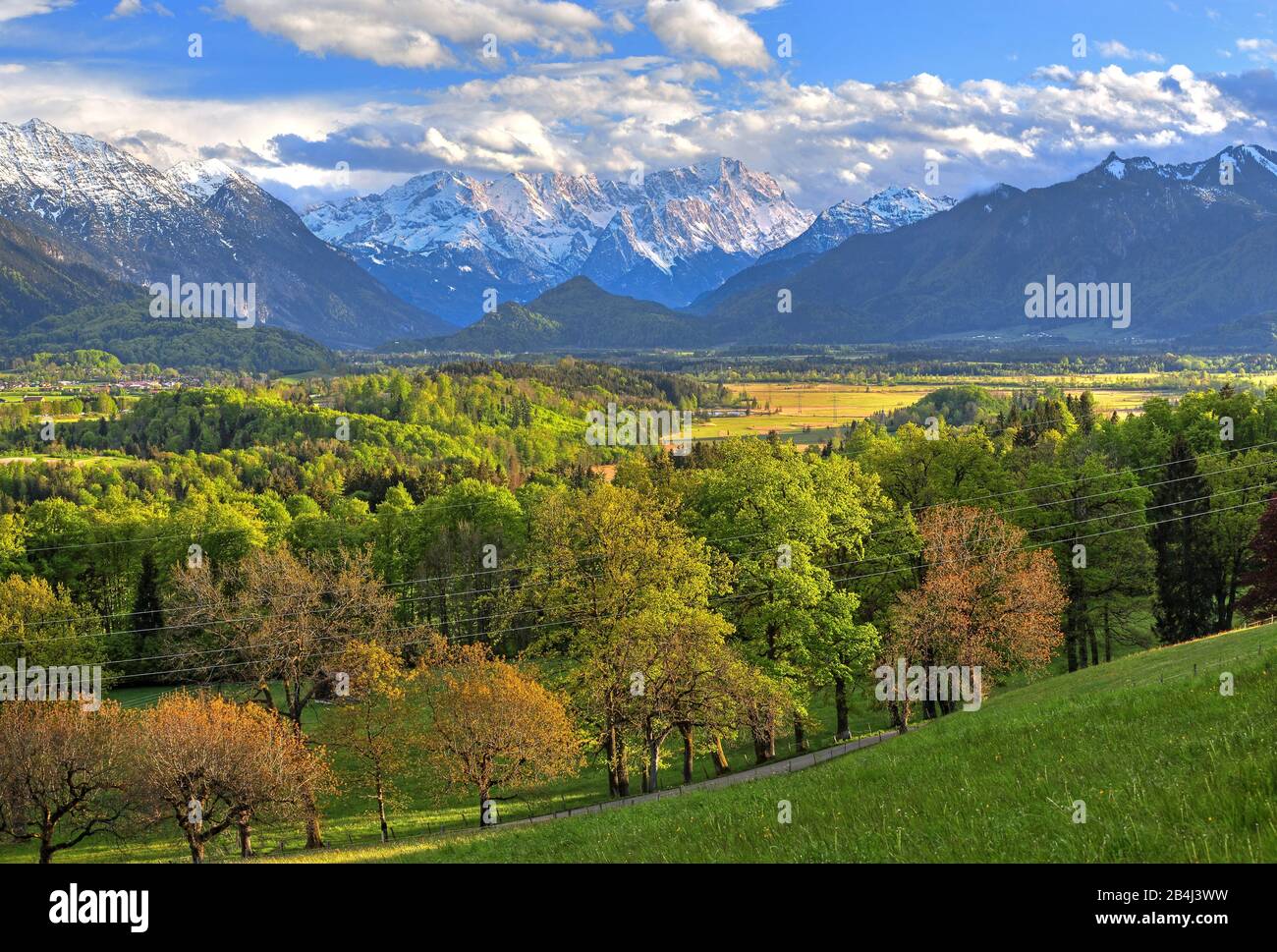 Landschaft am Murnauer Moos gegen Zugspitzgruppe 2962m im ...