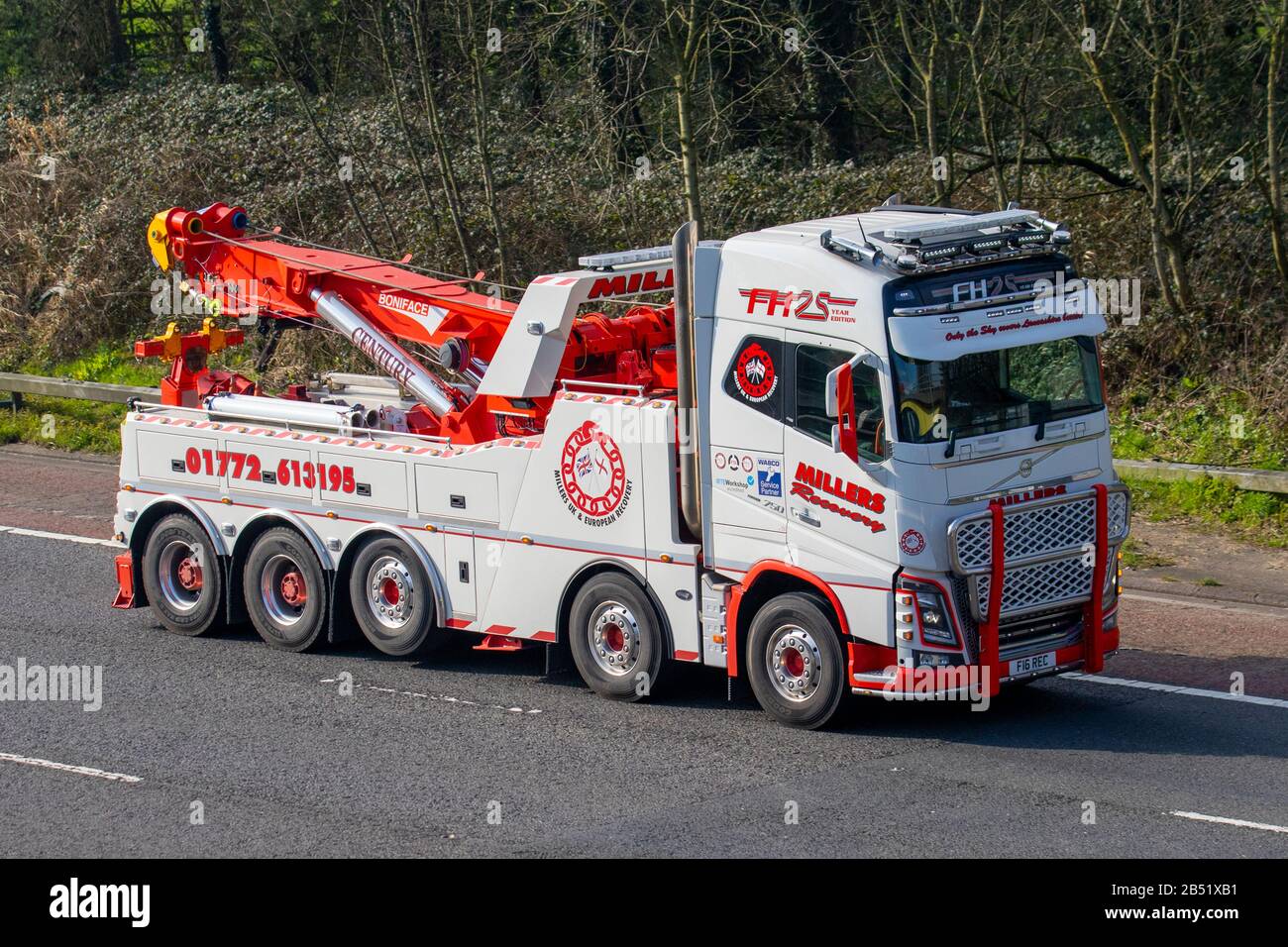 Weißer volvo fh lkw -Fotos und -Bildmaterial in hoher Auflösung – Alamy