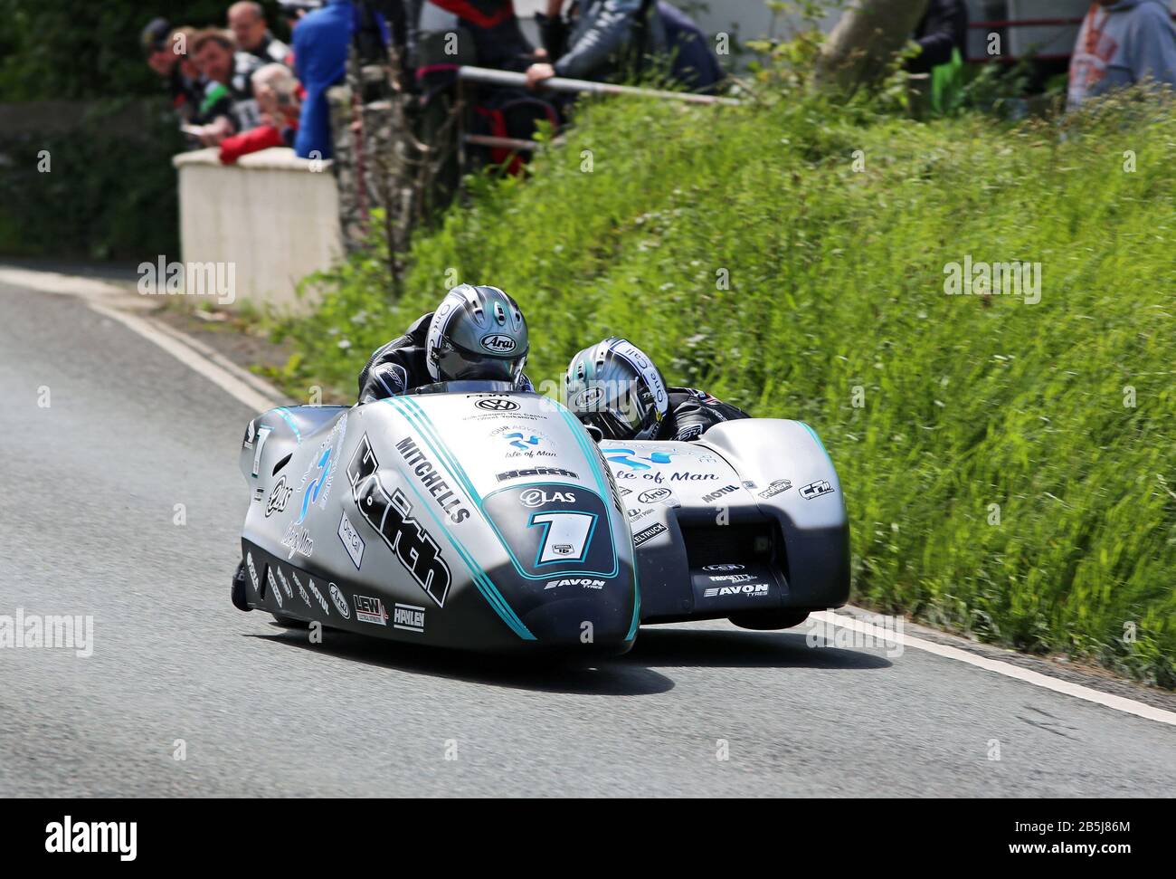 Ben und Tom Birchall an der Spitze von Barregarrow auf dem Weg zum Sieg ...