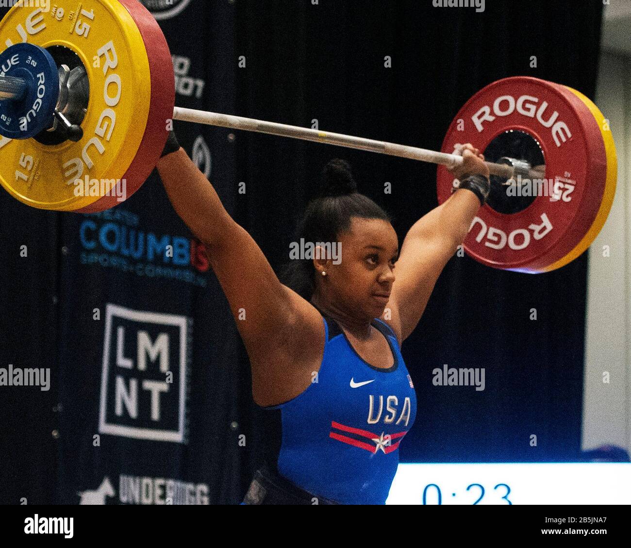 Columbus, Ohio, USA. März 2020. Jenny Arthur (USA) schnallt 104 kg in ...