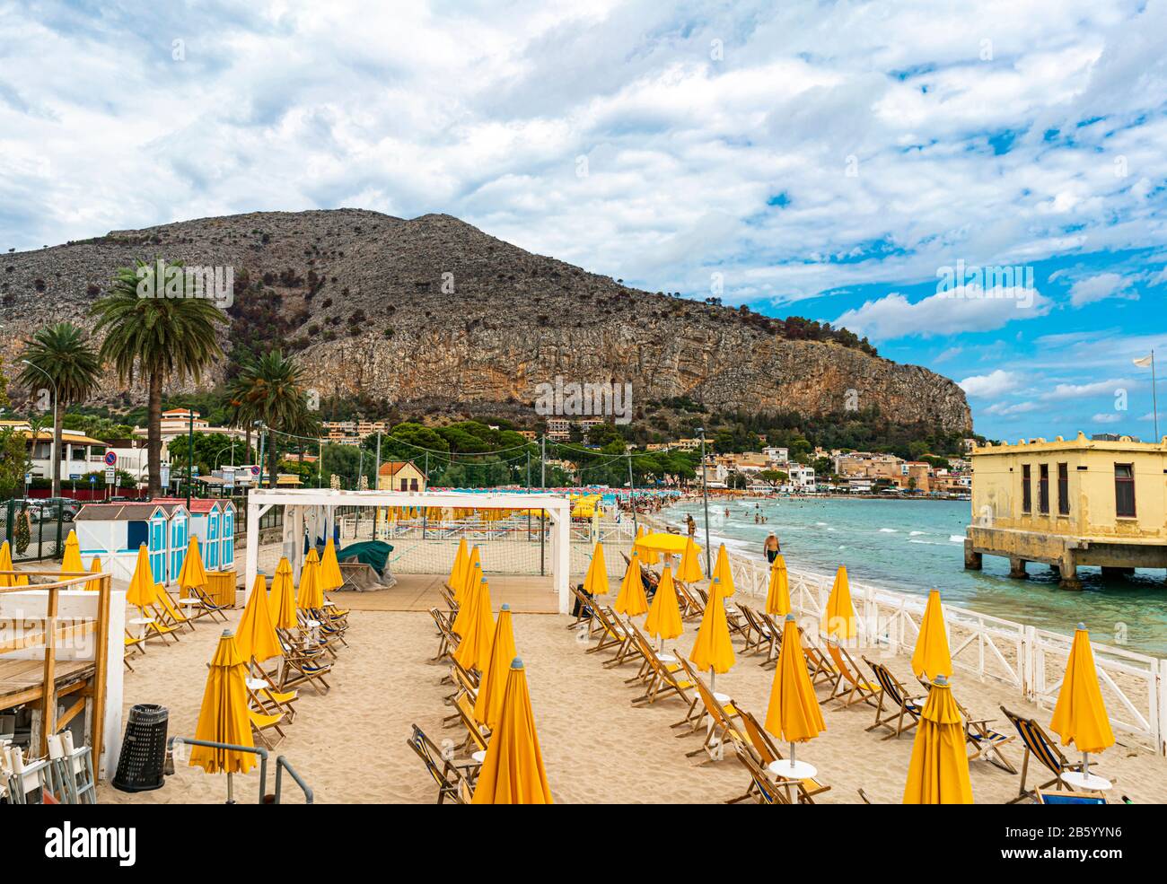 Mondello palermo beach resort -Fotos und -Bildmaterial in hoher ...