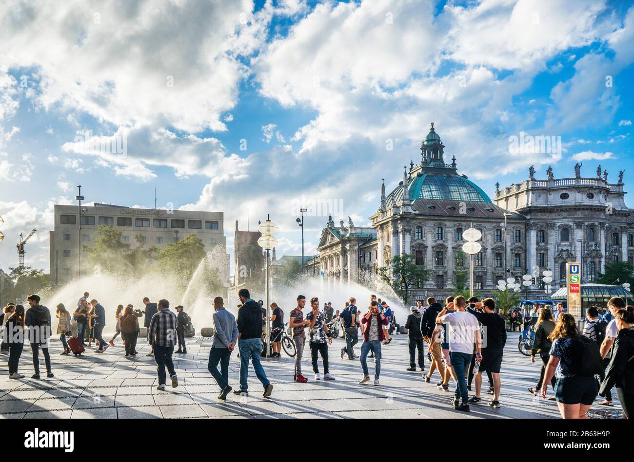 Karlsplatz Stachus München Stockfotos und -bilder Kaufen - Alamy