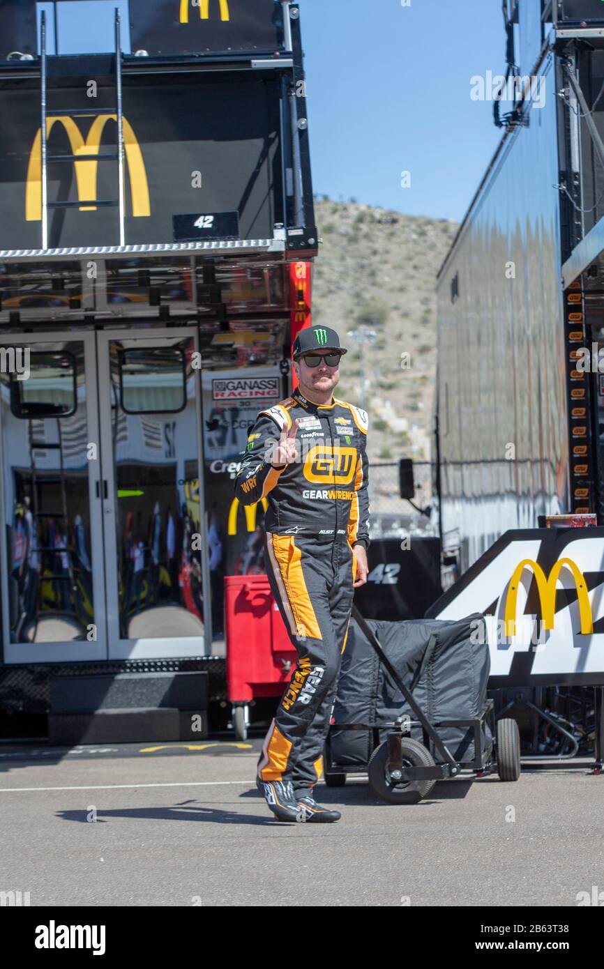 6. März 2020, Avondale, Arizona, USA: Kurt Busch (1) geht auf die ...