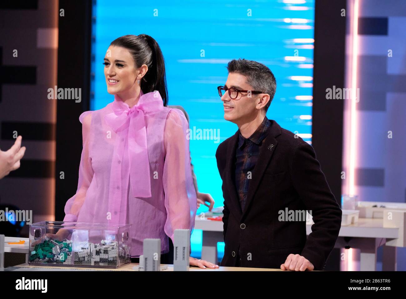 LEGO MASTERS, von links: Juroren Amy Corbett, Jamie Berard, Mega City ...