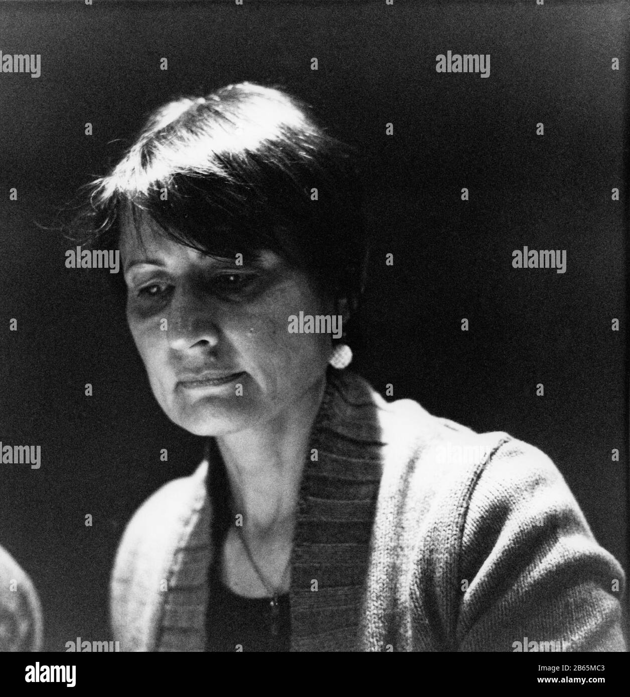 Die französische Autorin und Chefredakteurin des Kunstmagazins ...