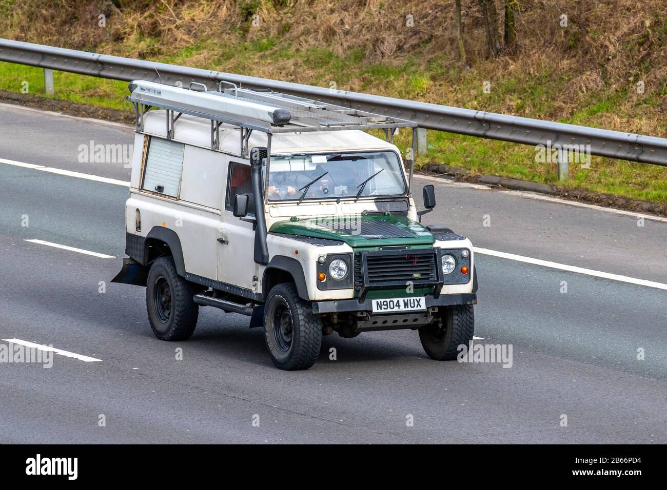 Land rover fahrzeuge logistik transport transport -Fotos und ...