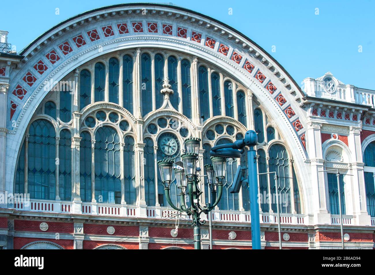 Turiner Bahnhof Porta Nuova von Alessandro Mazzucchetti und seinem ...