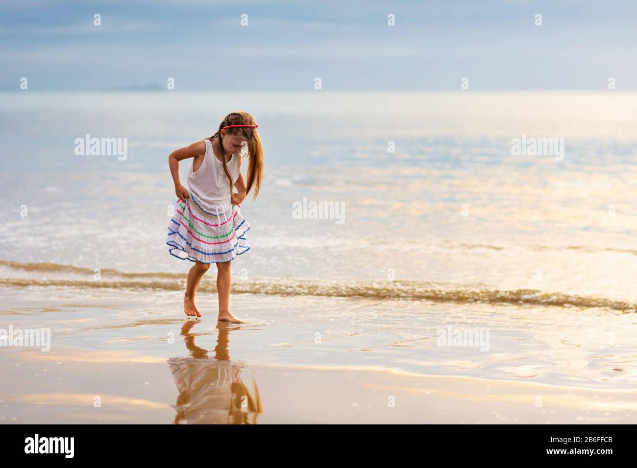 Kind Eimer Stockfotos und -bilder Kaufen - Alamy