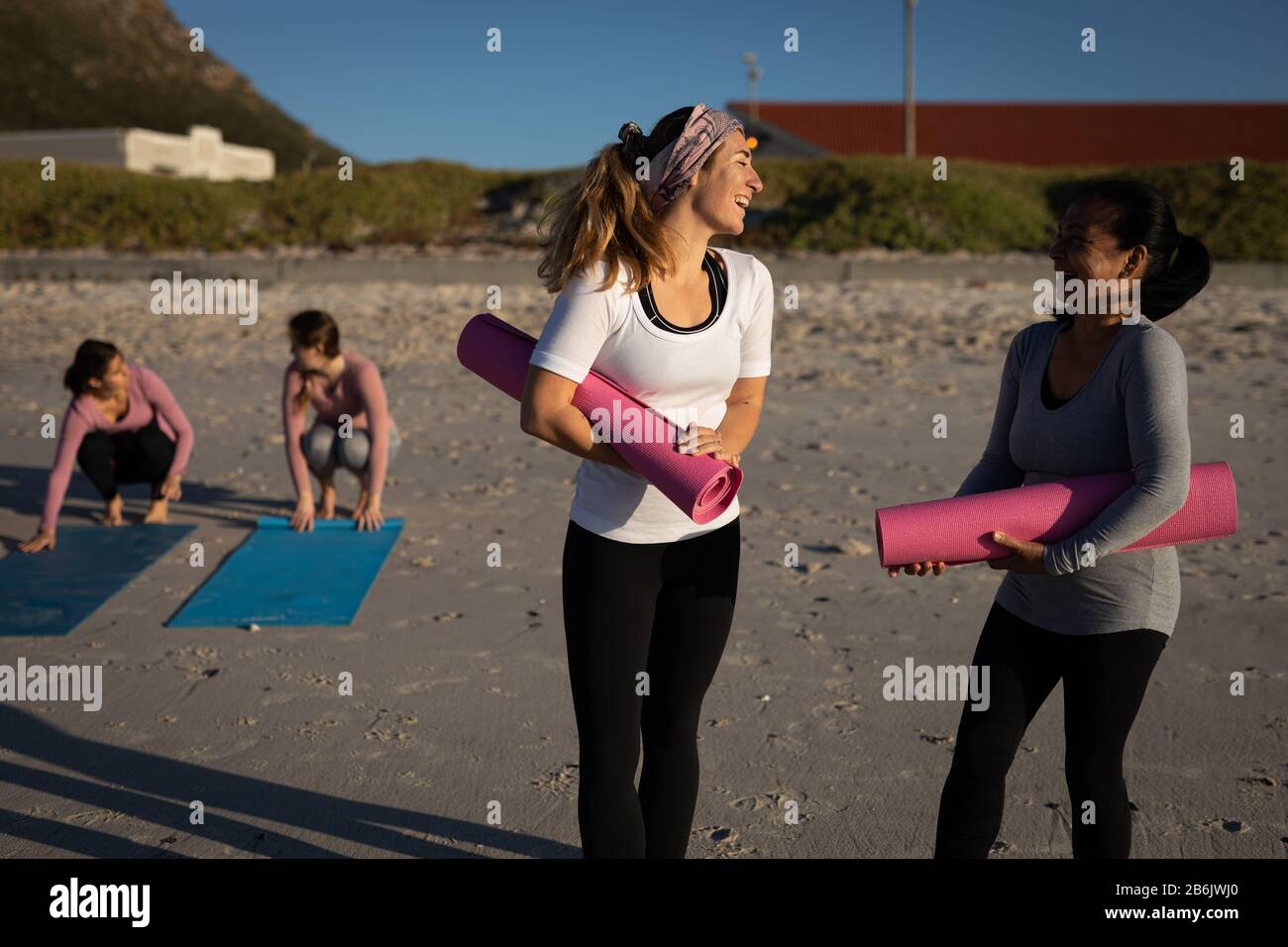 Strand Yoga Klasse Stockfotos und -bilder Kaufen - Alamy