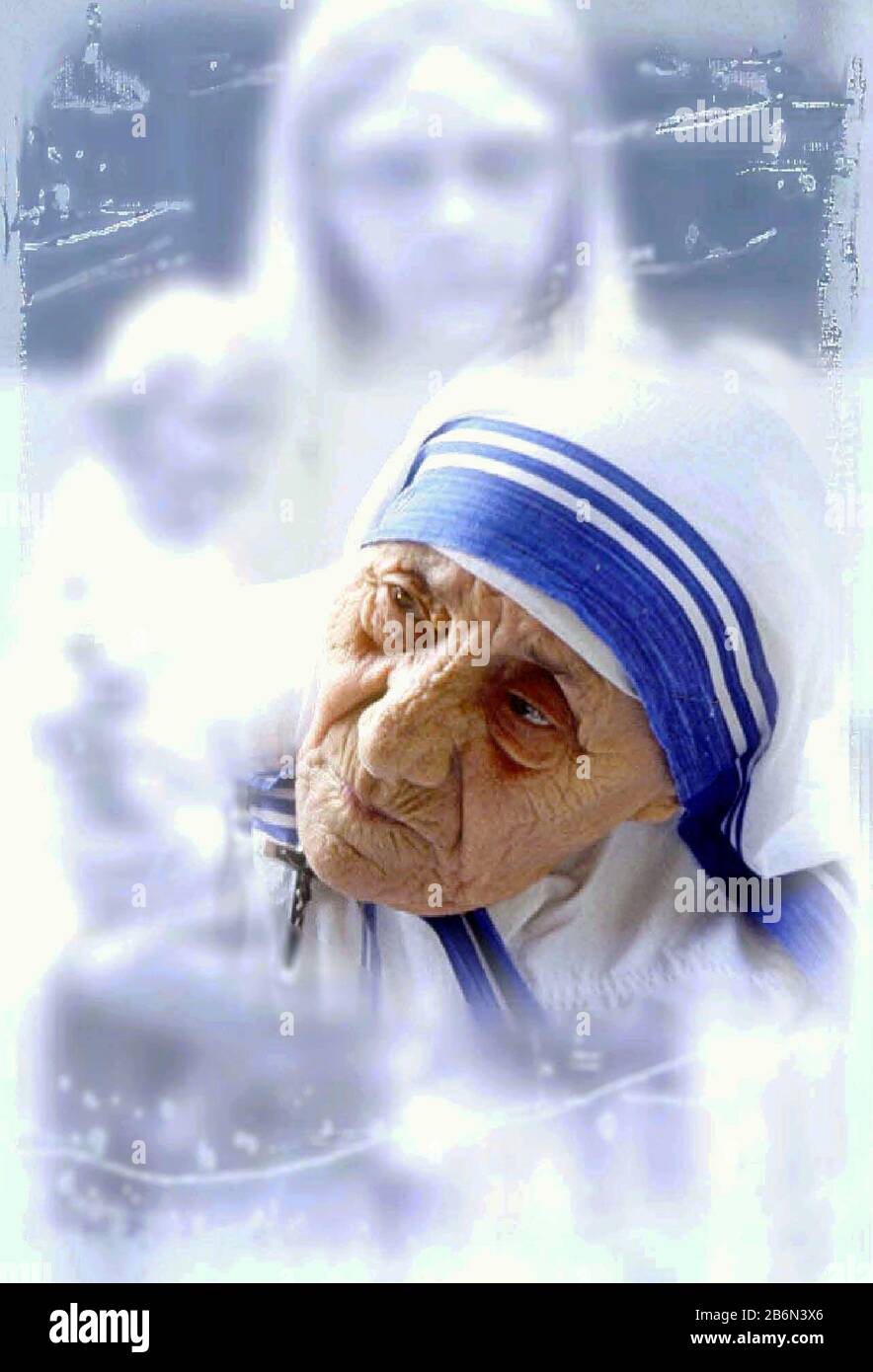 Mutter Teresa und Statue von Mutter Maria und Jesus Stockfotografie - Alamy