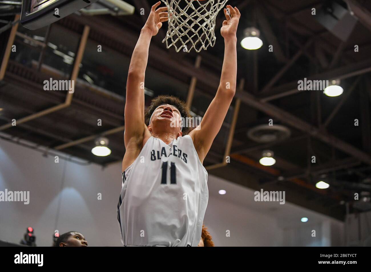 Sierra Canyon Trailblazers Center Harold Yu (11) während eines CIF ...