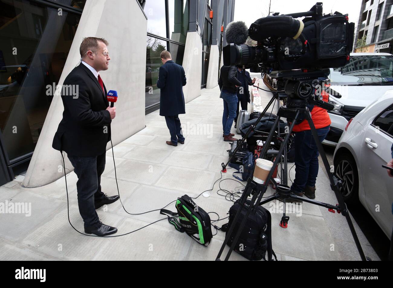 Sky sports reporter -Fotos und -Bildmaterial in hoher Auflösung – Alamy