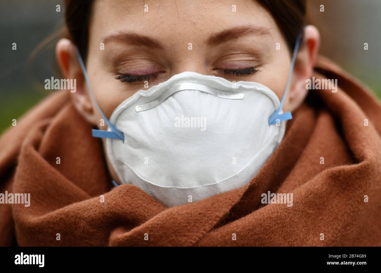 Atemmaske deutschland -Fotos und -Bildmaterial in hoher Auflösung – Alamy