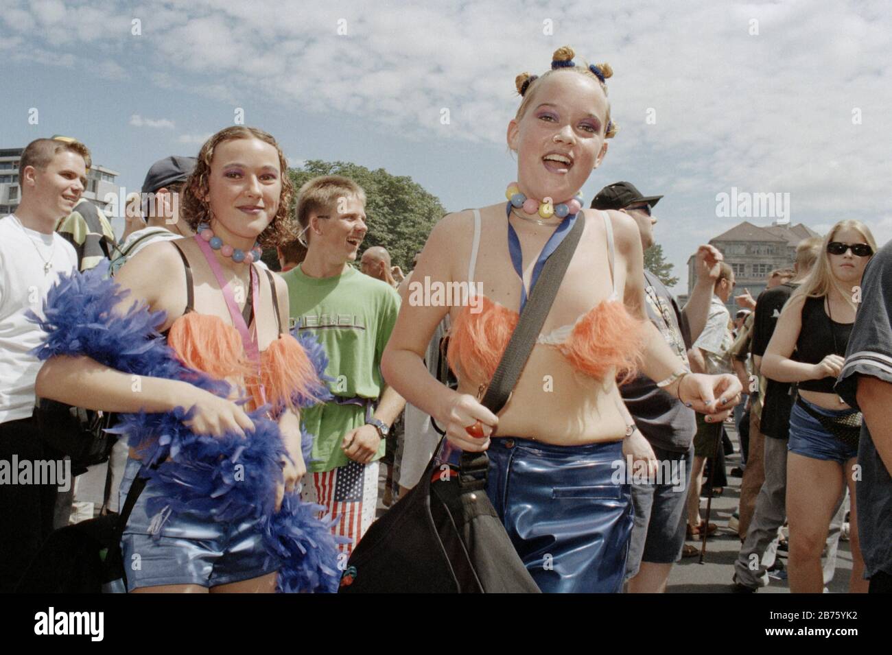 Love parade berlin 1997 -Fotos und -Bildmaterial in hoher Auflösung – Alamy