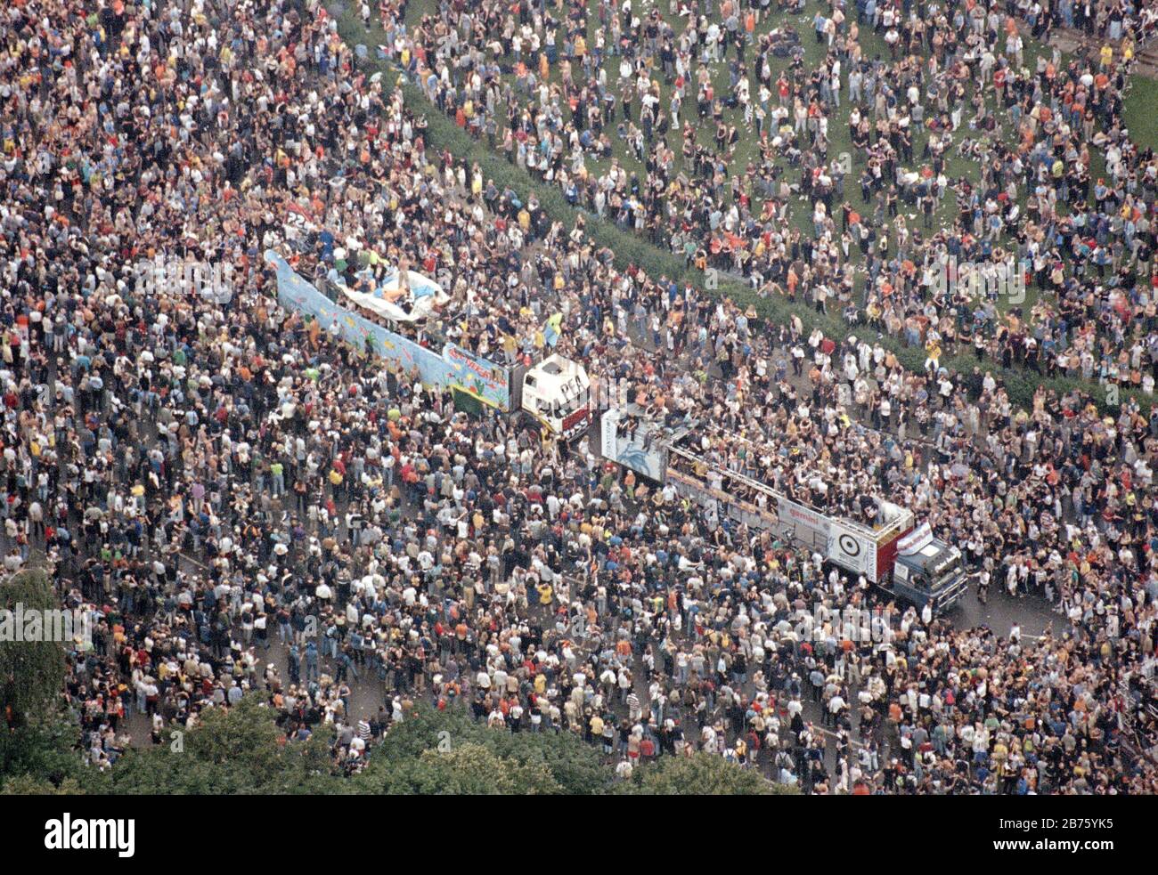 Love parade aerial -Fotos und -Bildmaterial in hoher Auflösung – Alamy