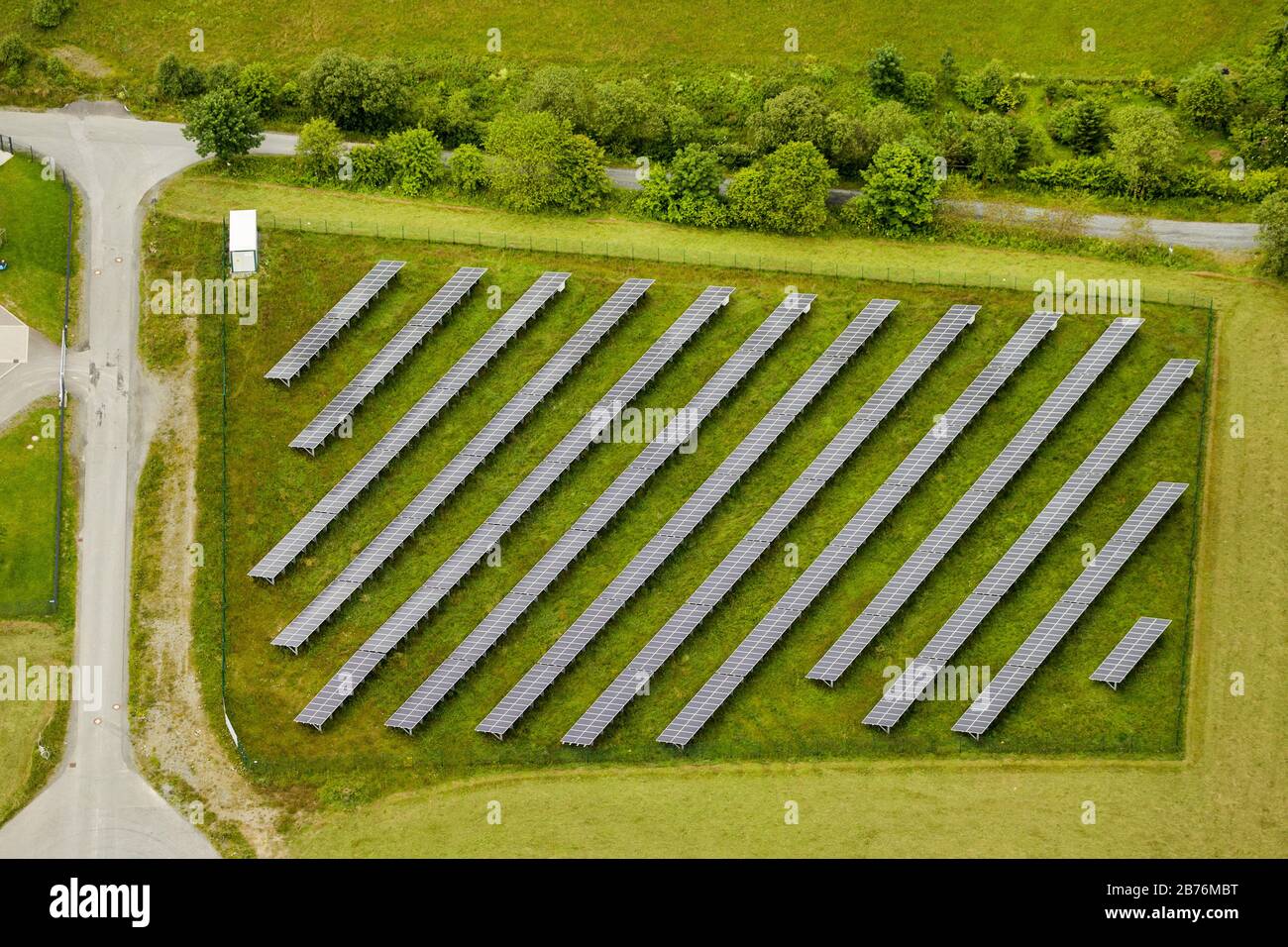 Solarfelder luftbild -Fotos und -Bildmaterial in hoher Auflösung – Alamy