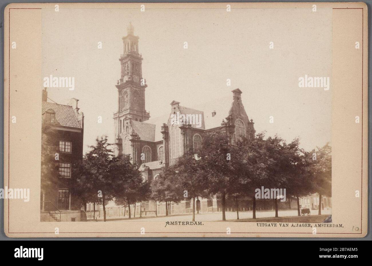 Gezicht op de Westermarkt en de Westerkerk over de Keizersgracht, met ...