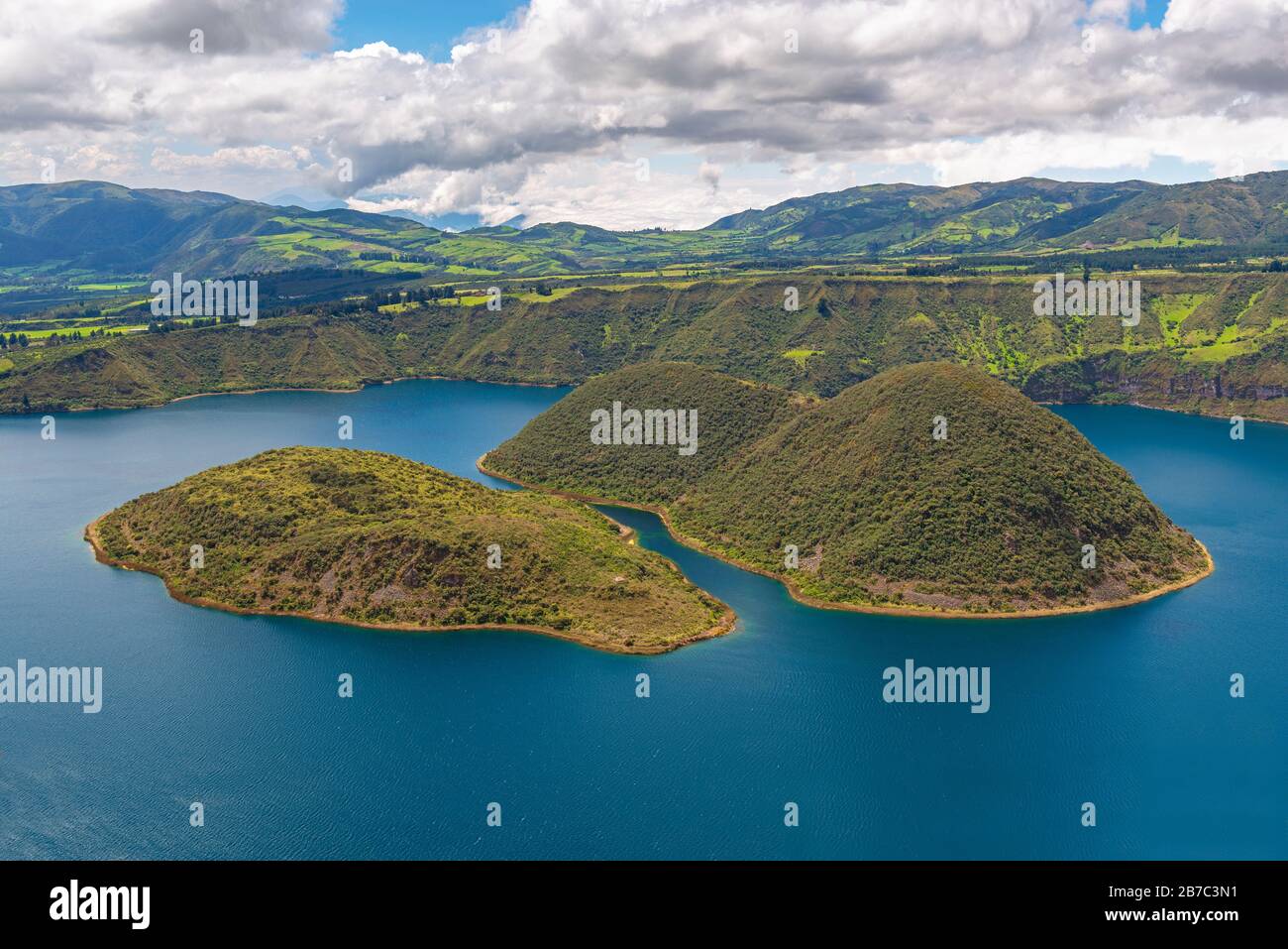 Cuicocha see im hintergrund -Fotos und -Bildmaterial in hoher Auflösung ...