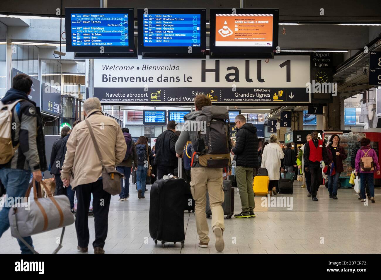 Gare de Montparnasse - SNCF-Bahnhof in Paris, Frankreich, Europa ...