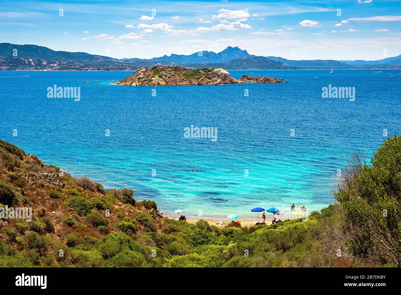 Caprera Island, Sardinien/Italien - 2019/07/17: Caprera Island und ...