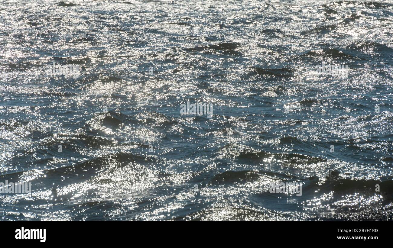 Tief welliges meer -Fotos und -Bildmaterial in hoher Auflösung – Alamy