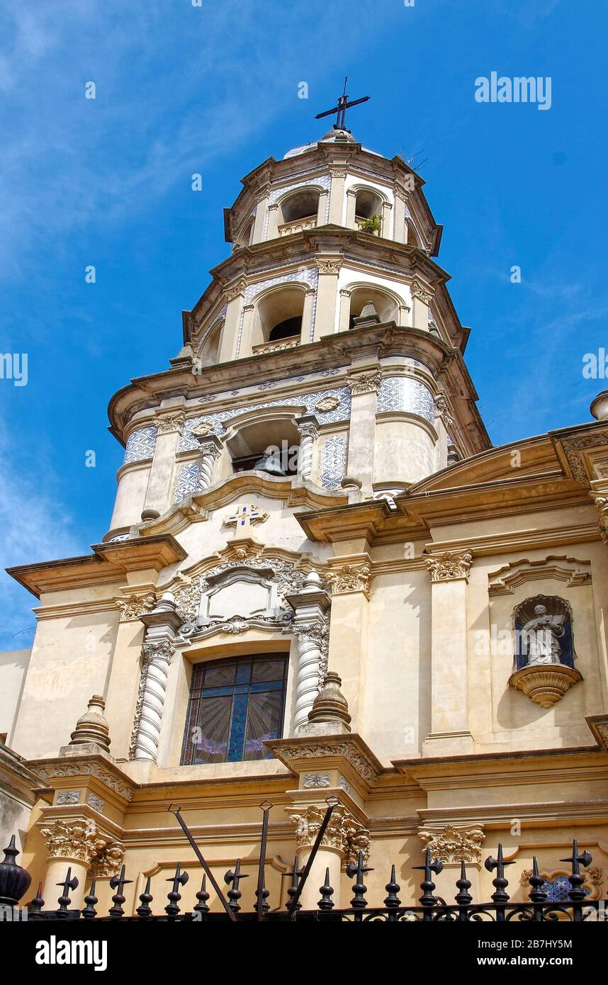 Alter glockenturm der kirche san pedro -Fotos und -Bildmaterial in hoher Auflösung – Alamy
