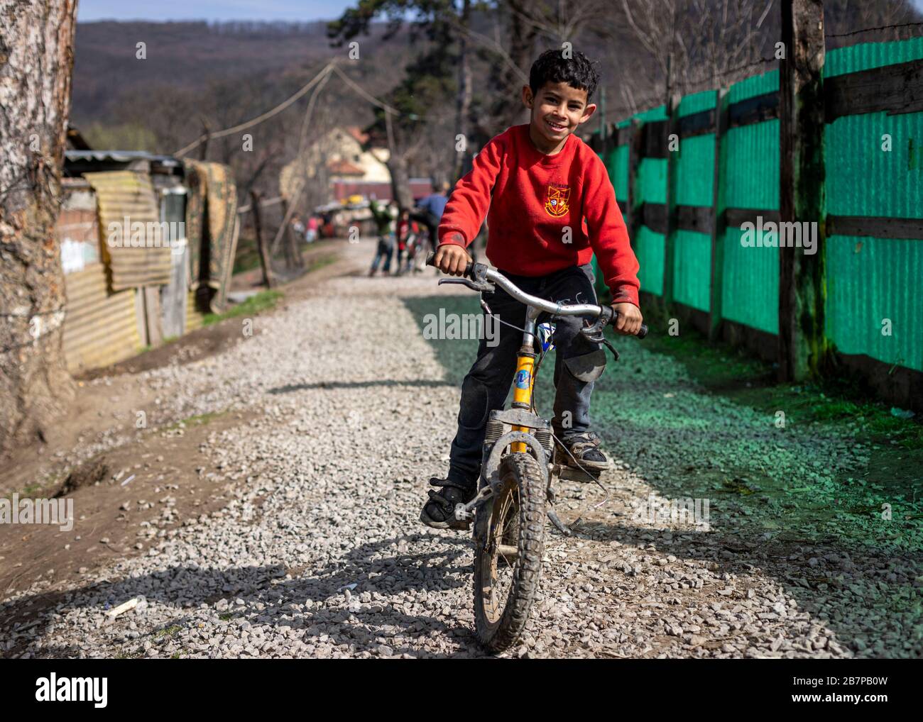 Romanian gypsies gypsy roma -Fotos und -Bildmaterial in hoher Auflösung ...
