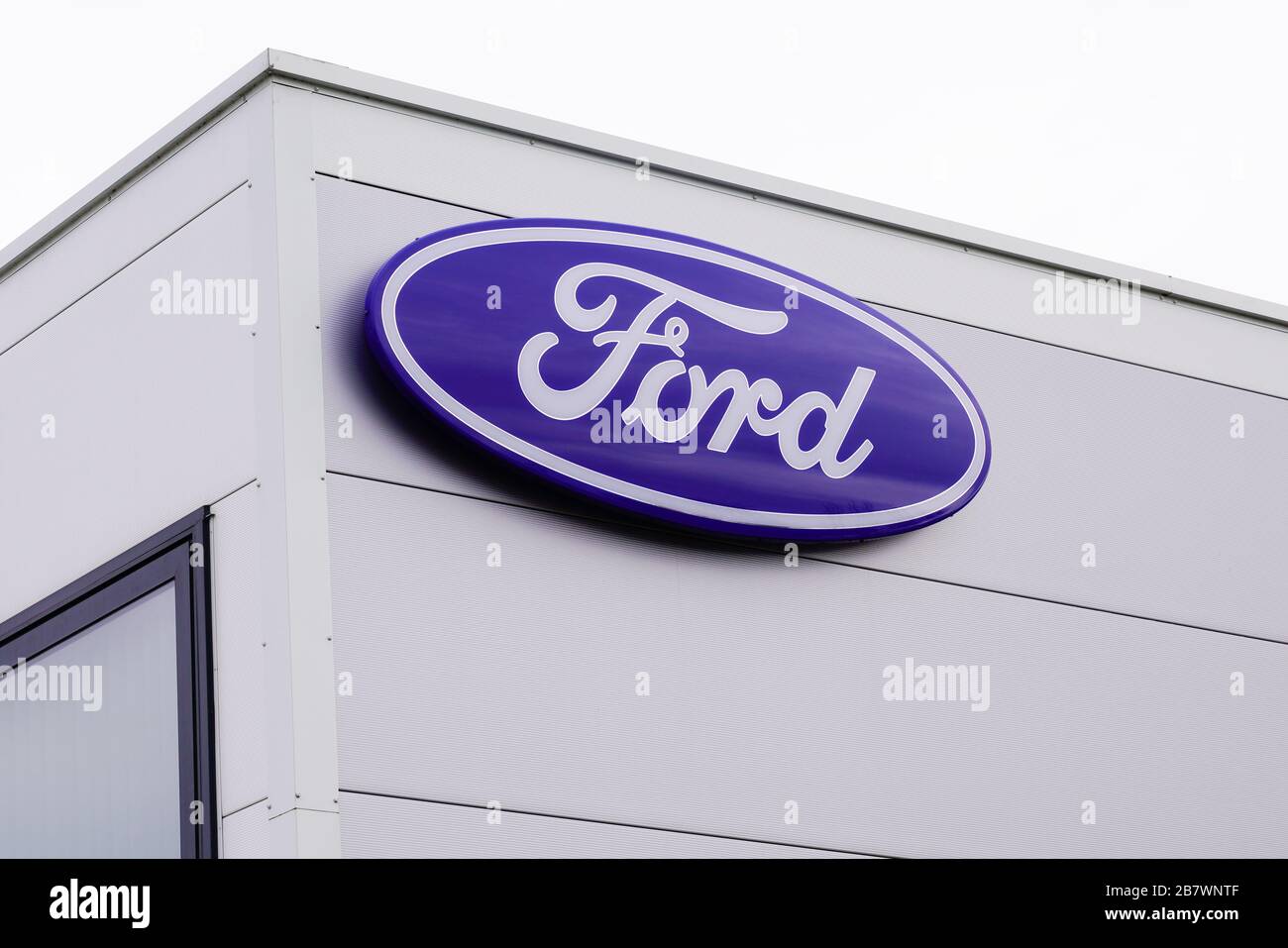 Ford auto service zeichen -Fotos und -Bildmaterial in hoher Auflösung ...