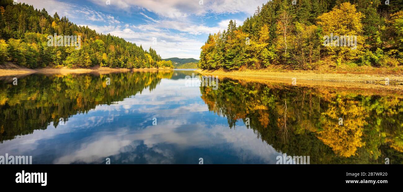 Herbst am hohenwarte stausee -Fotos und -Bildmaterial in hoher ...