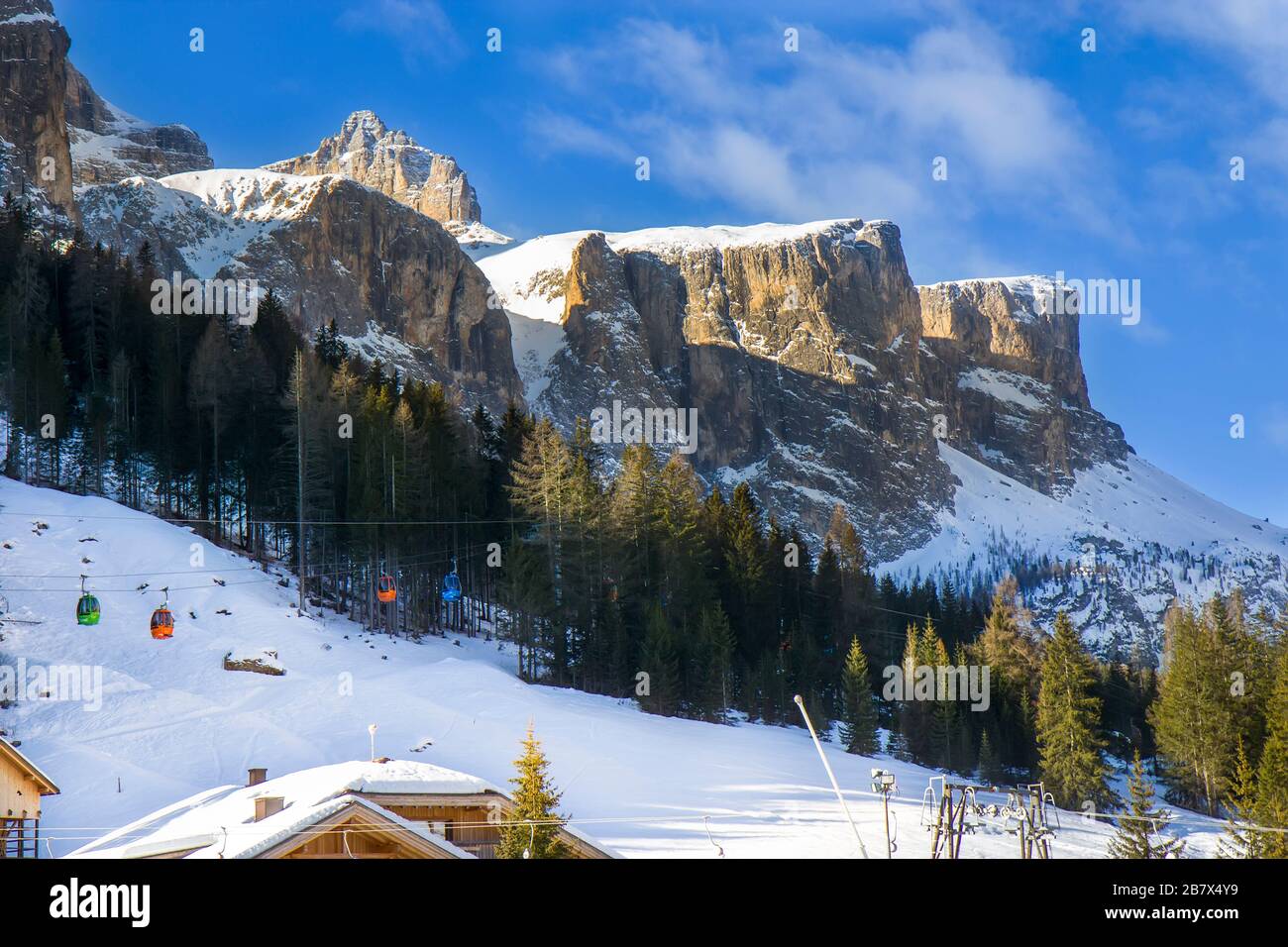 Alta badia skipisten -Fotos und -Bildmaterial in hoher Auflösung – Alamy