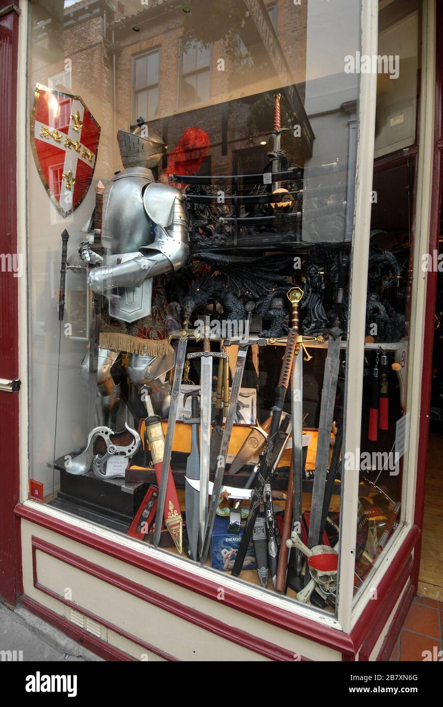 Dagger shop -Fotos und -Bildmaterial in hoher Auflösung – Alamy