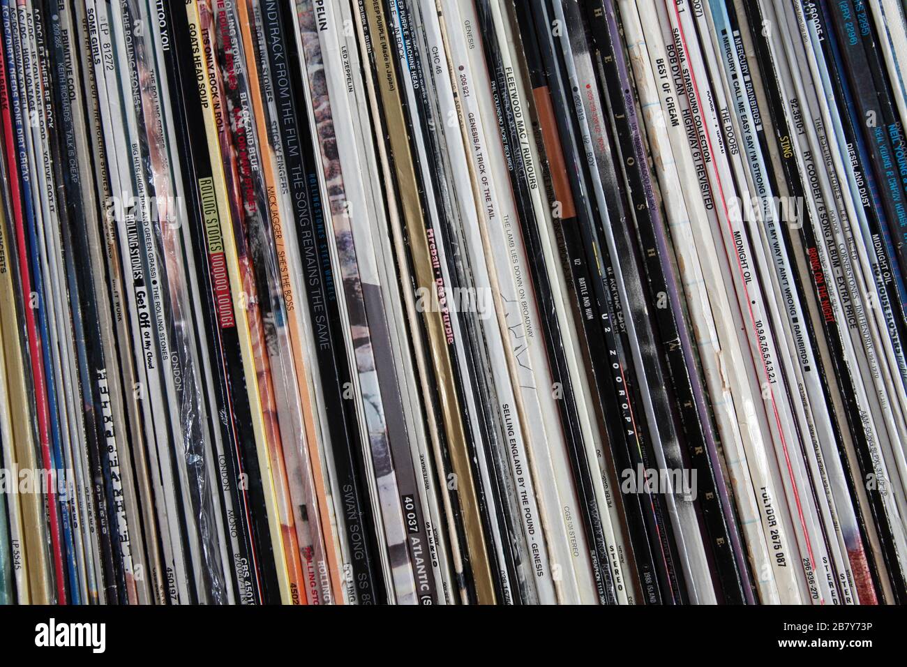 Schallplatten vinyl -Fotos und -Bildmaterial in hoher Auflösung – Alamy