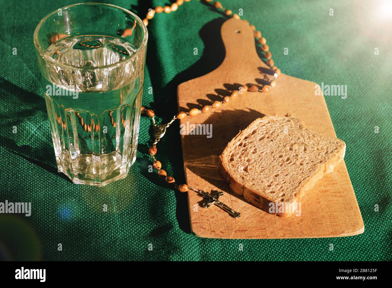 Fastenzeit vor ostern -Fotos und -Bildmaterial in hoher Auflösung – Alamy