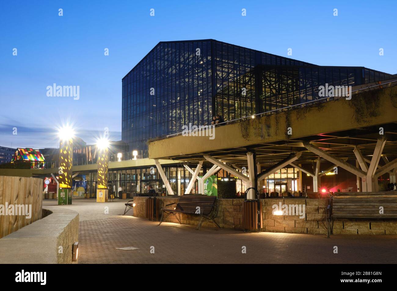 Bucharest shopping centre -Fotos und -Bildmaterial in hoher Auflösung ...