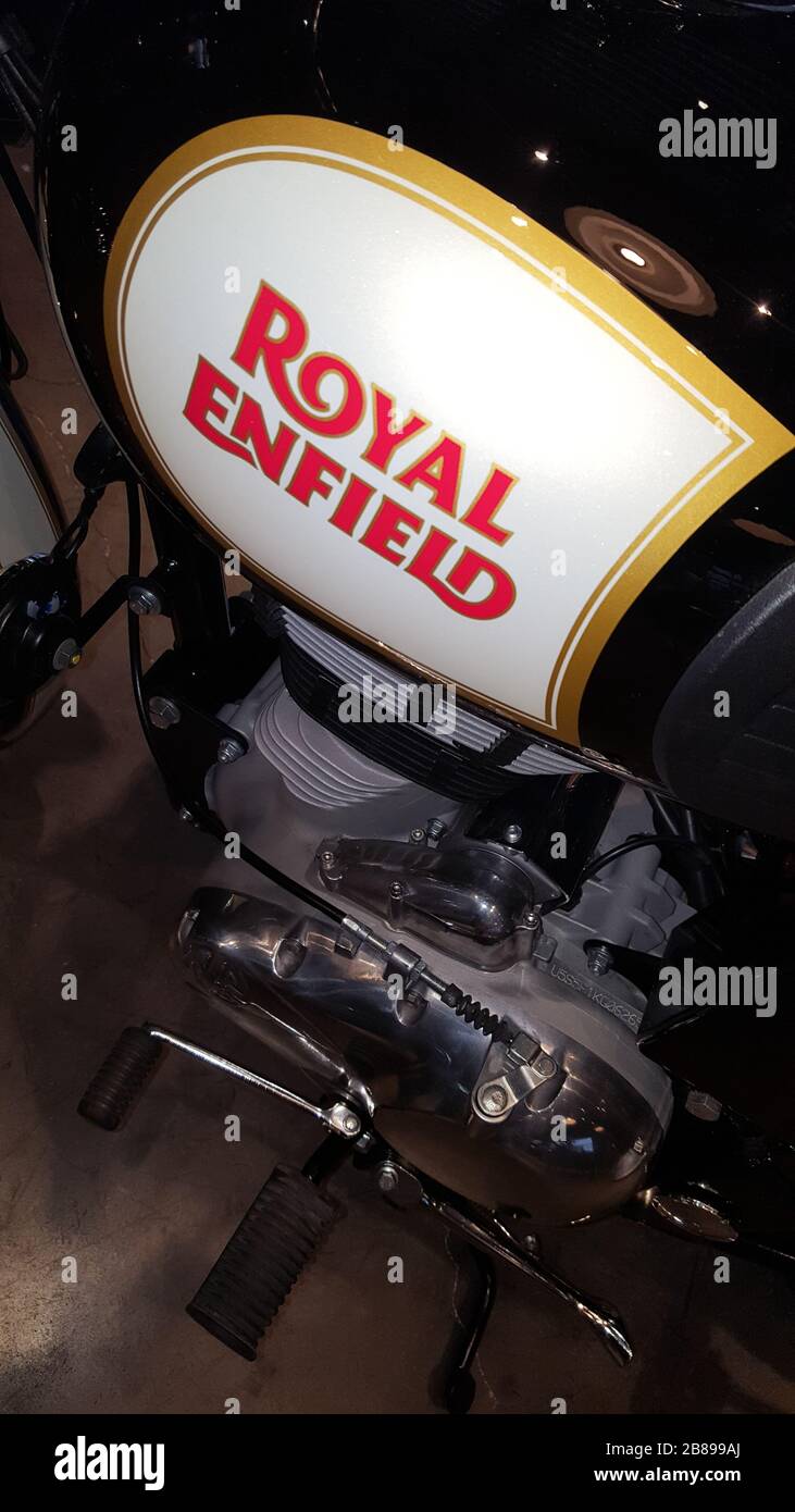 Royal enfield emblem -Fotos und -Bildmaterial in hoher Auflösung – Alamy