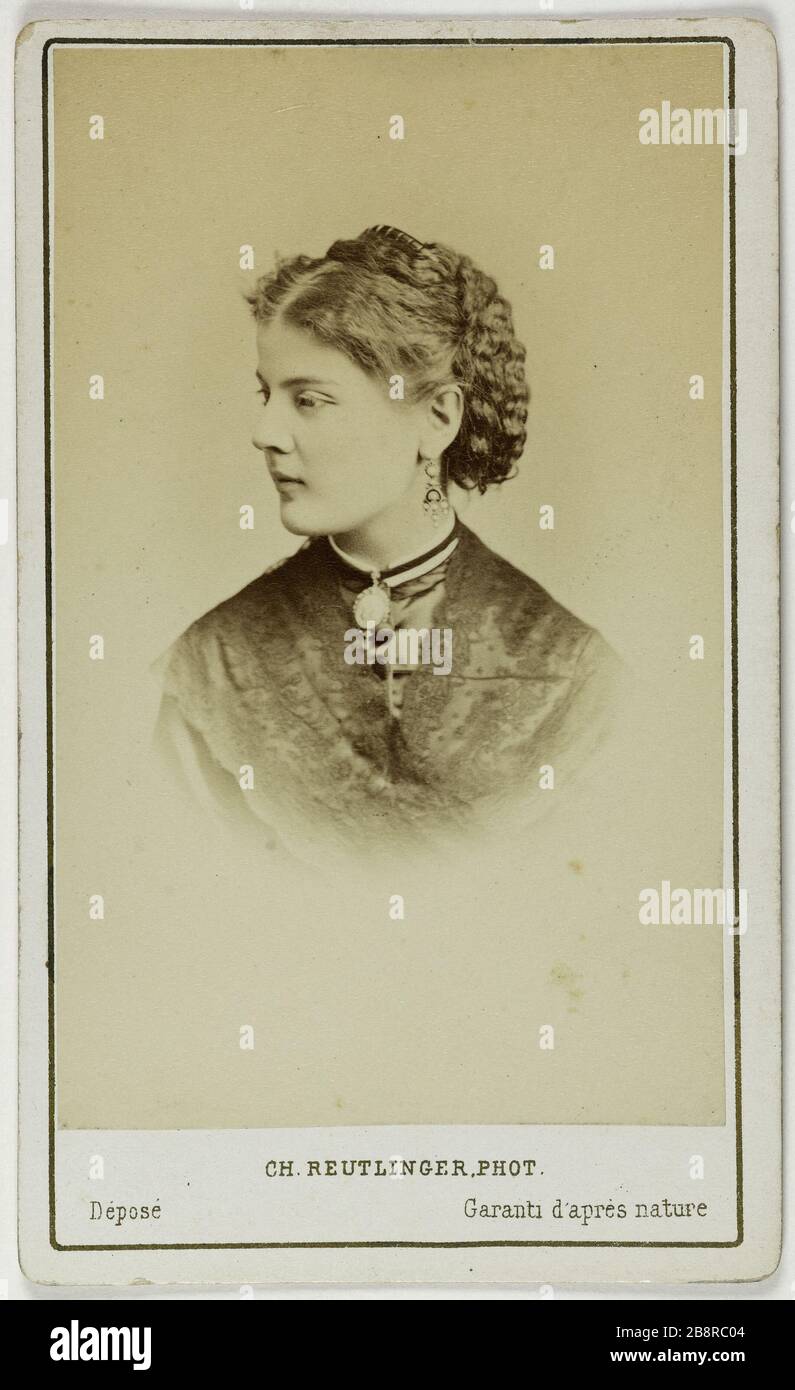 Print floral schauspielerin -Fotos und -Bildmaterial in hoher Auflösung ...