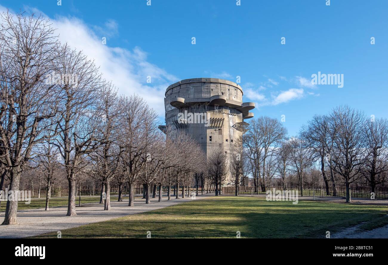 Flak-Turm (Flakturm) im Augarten-Park in Wien, Österreich ...