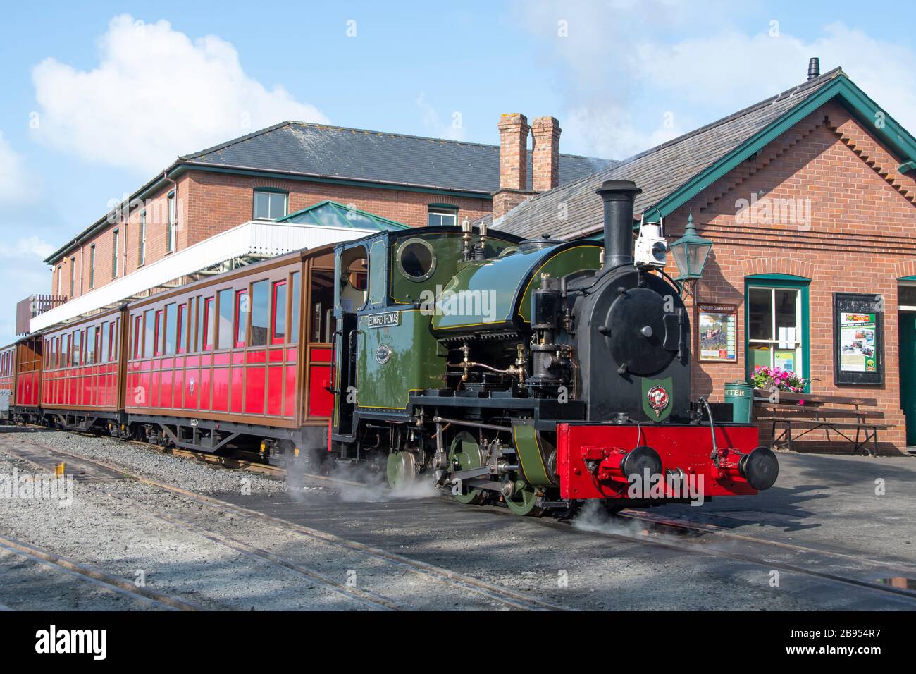 Nr. 4 "Edward Thomas" auf der Talyllyn Railway in Tywyn, (Towyn ...