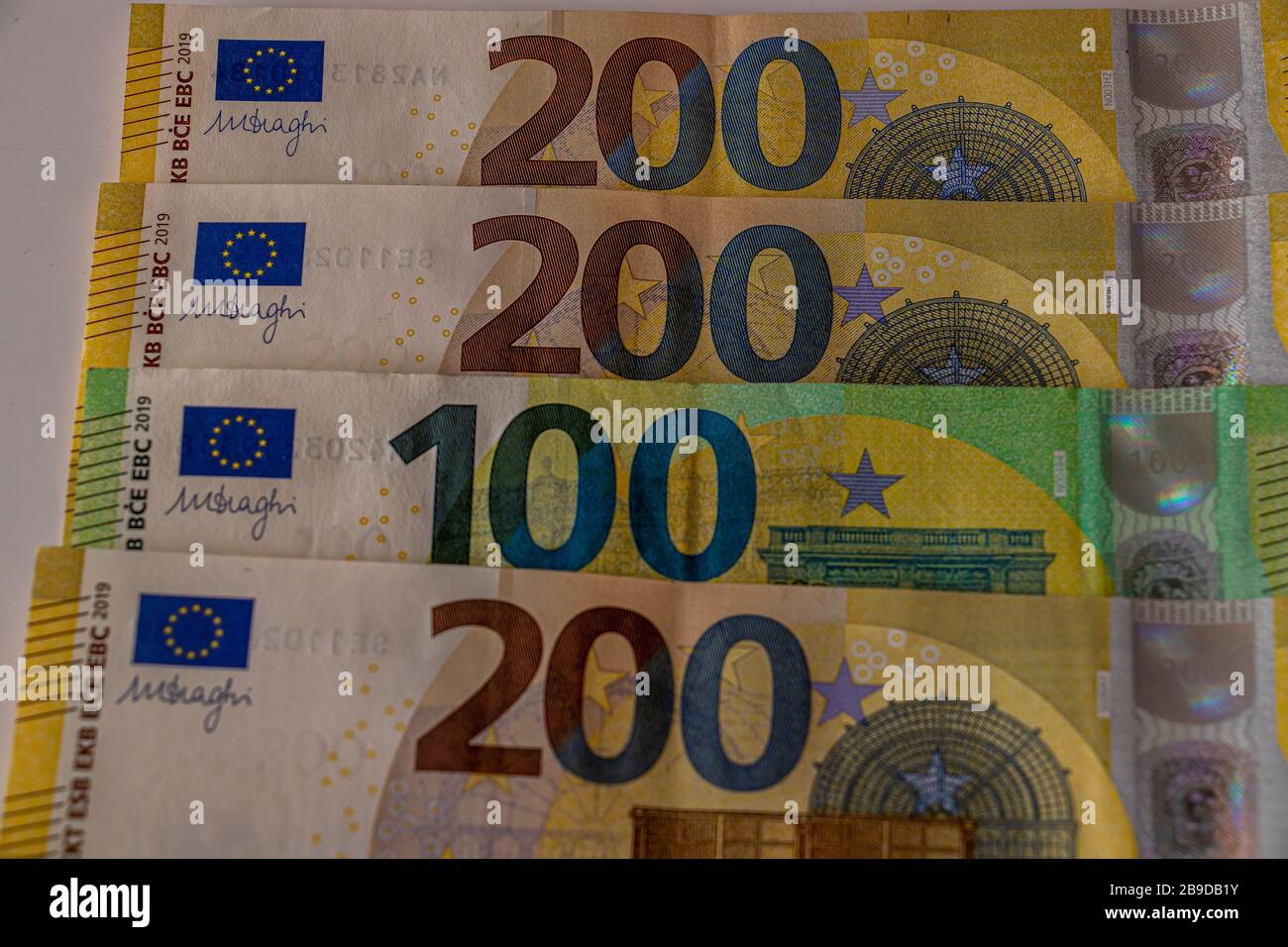 Stapel von 200 euro scheinen -Fotos und -Bildmaterial in hoher ...