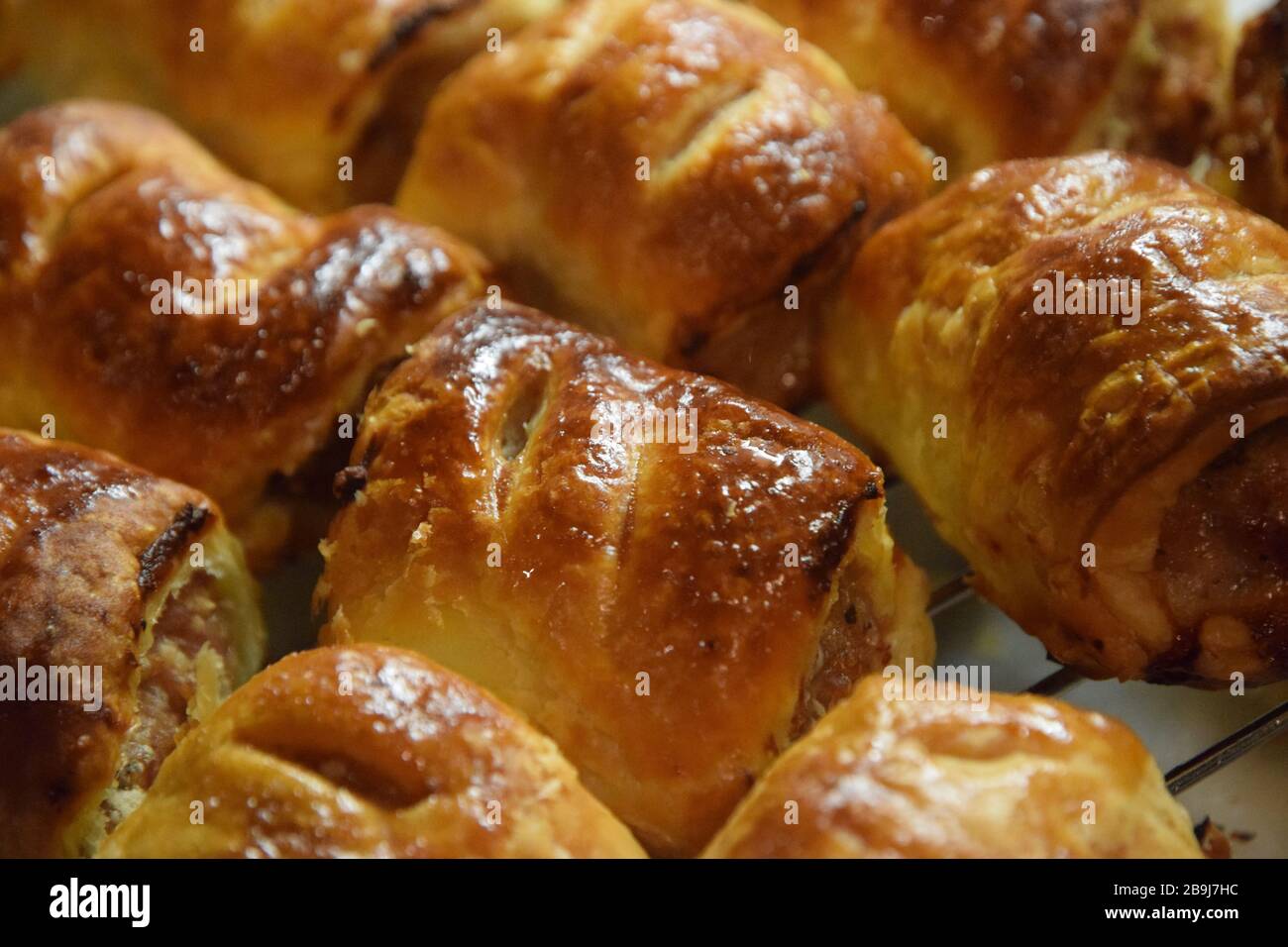 Cooked sausage rolls -Fotos und -Bildmaterial in hoher Auflösung – Alamy