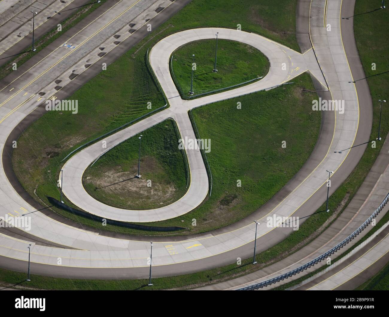 24. März 2020, Rheinland-Pfalz, Wörth: Luftbild, aufgenommen aus einem ...