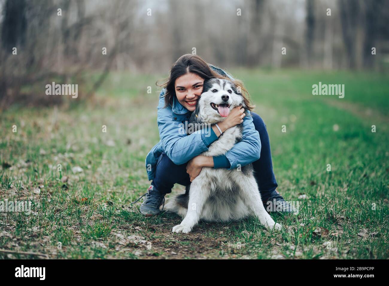 Spiel Mit Einem Hund Stockfotos und -bilder Kaufen - Alamy