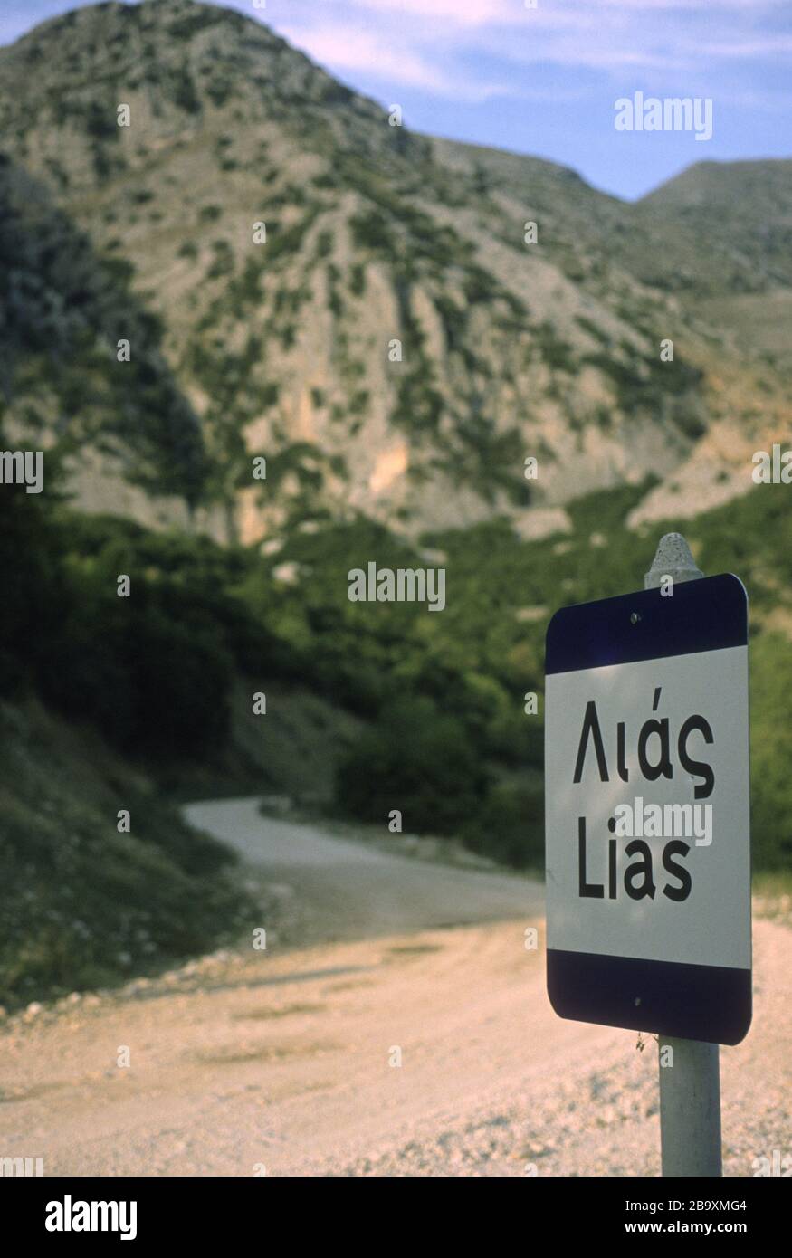 Schild am Eingang zum Dorf Lia (Lias), dem Wohnort von Eleni ...