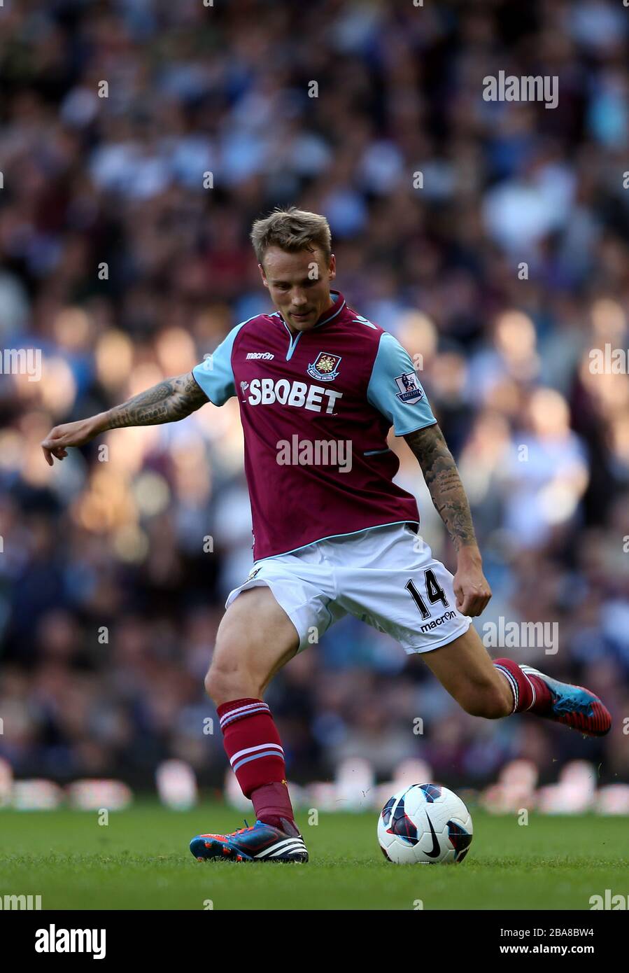 West ham uniteds matt taylor -Fotos und -Bildmaterial in hoher ...