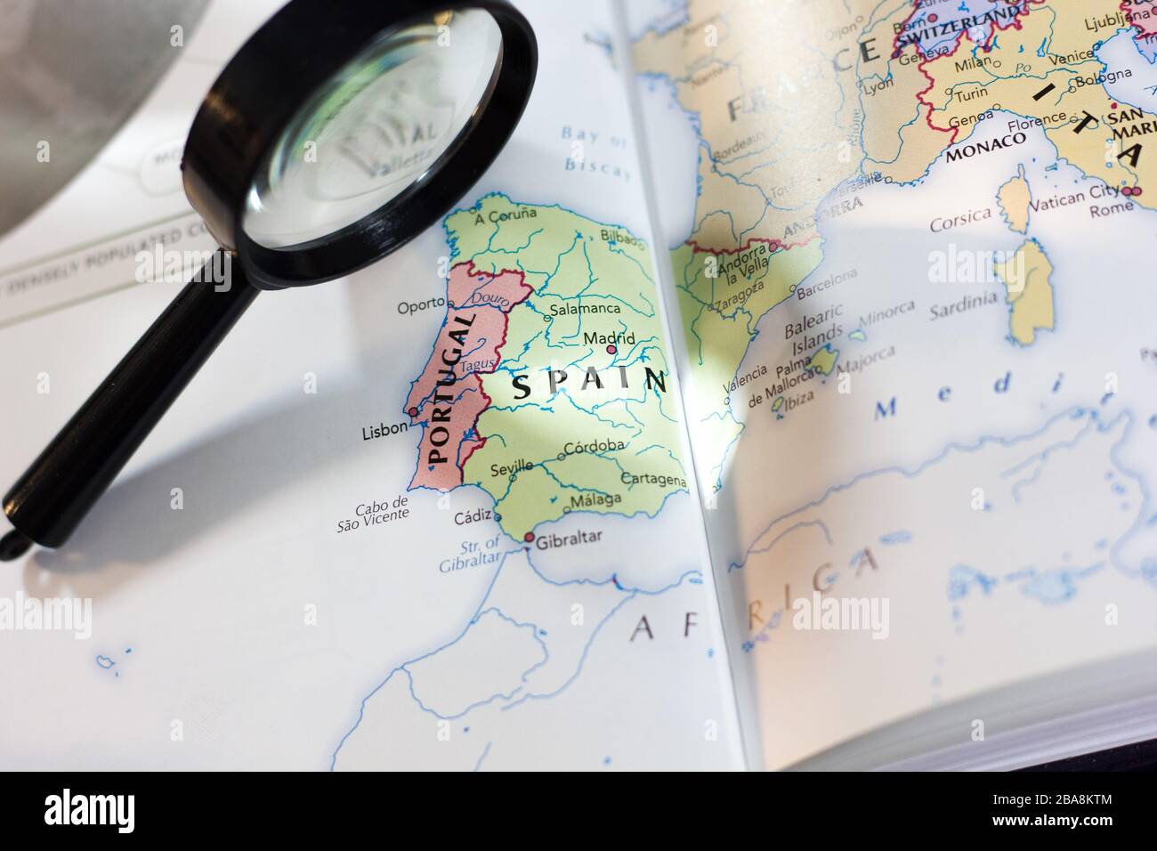 Spanien auf der Weltkarte oder dem Atlas Stockfotografie - Alamy