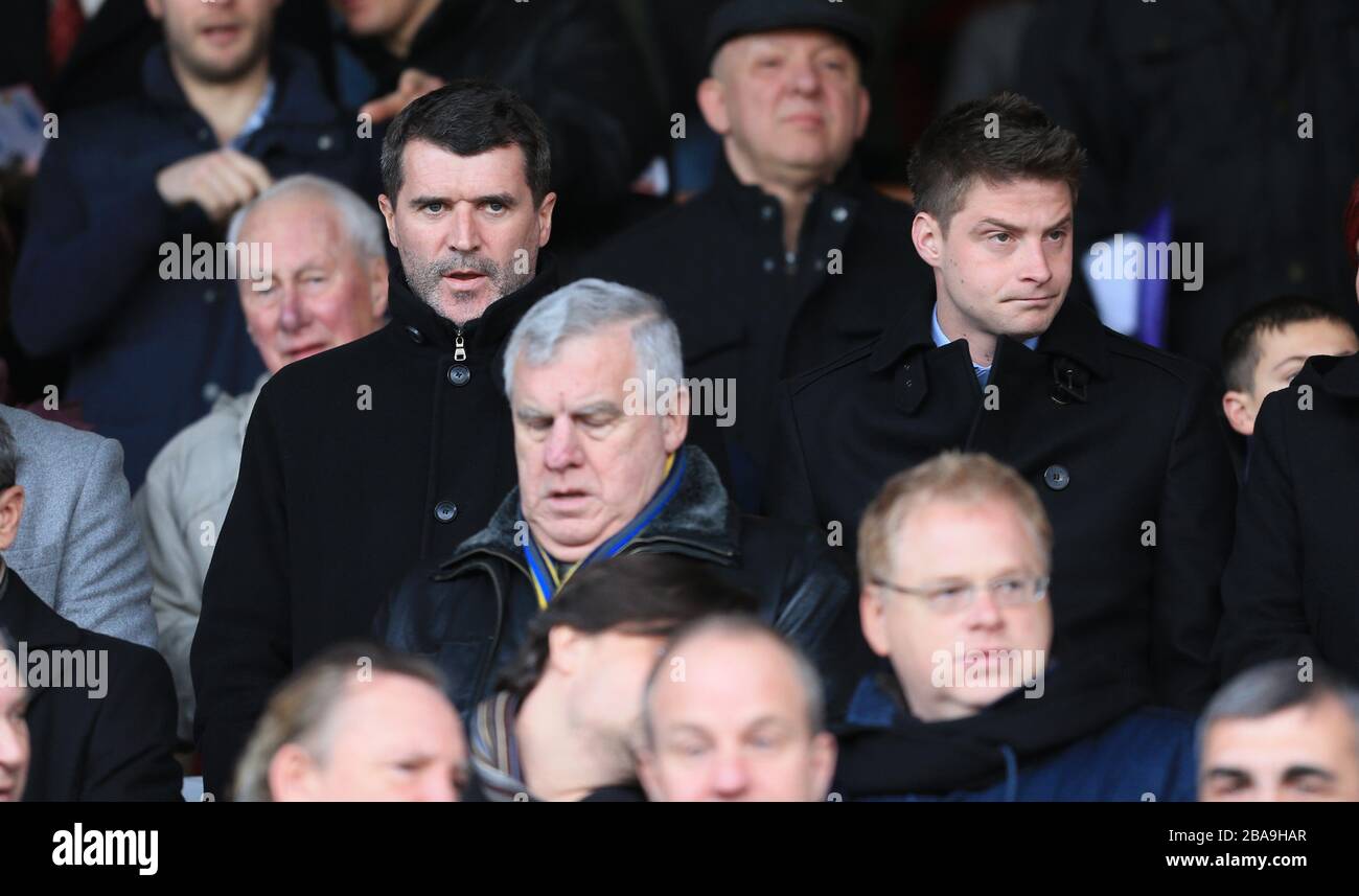 Watches from the stands -Fotos und -Bildmaterial in hoher Auflösung – Alamy
