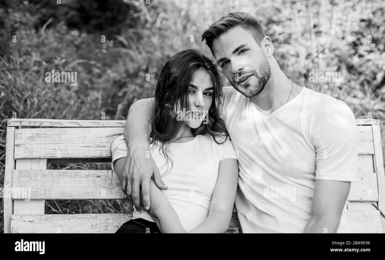 Freundin des Freundes verliebt. Familienwochenende. Romantisches Datum ...