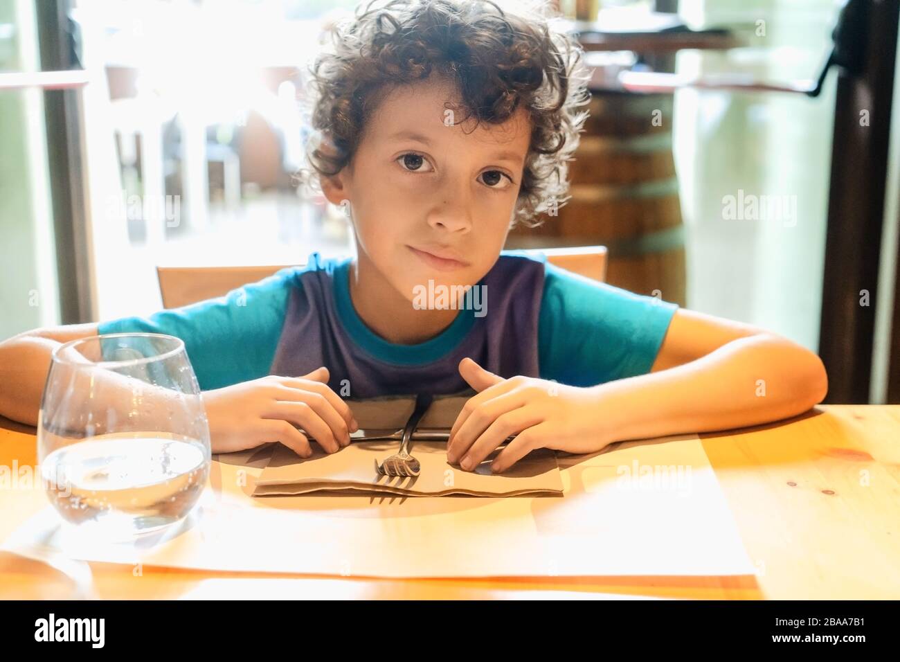 Sechs sieben jahre alt -Fotos und -Bildmaterial in hoher Auflösung – Alamy