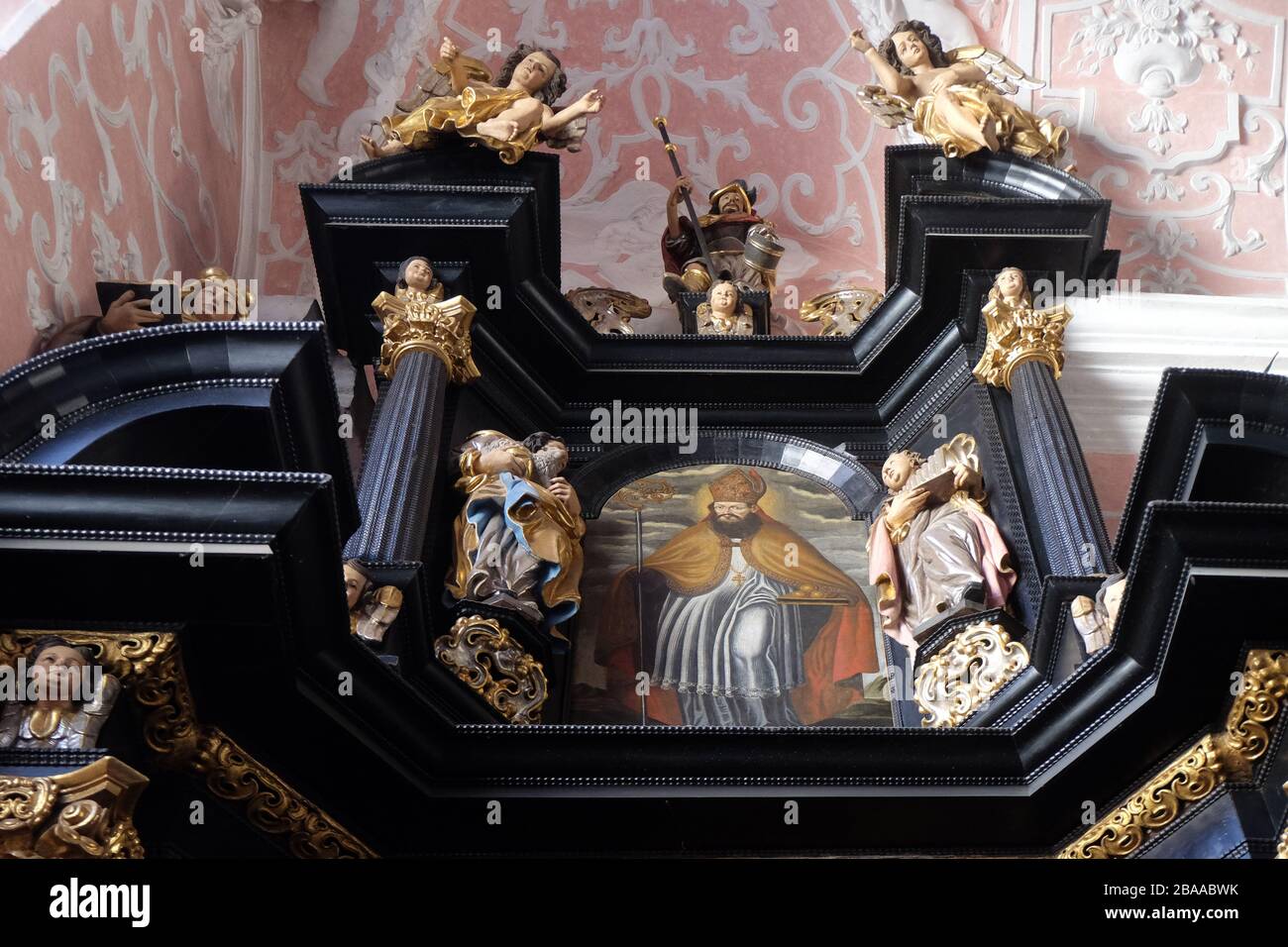 Der heilige Nikolaus, der Altaraufsatz der heiligen Apollonia in der Kirche der heiligen ...